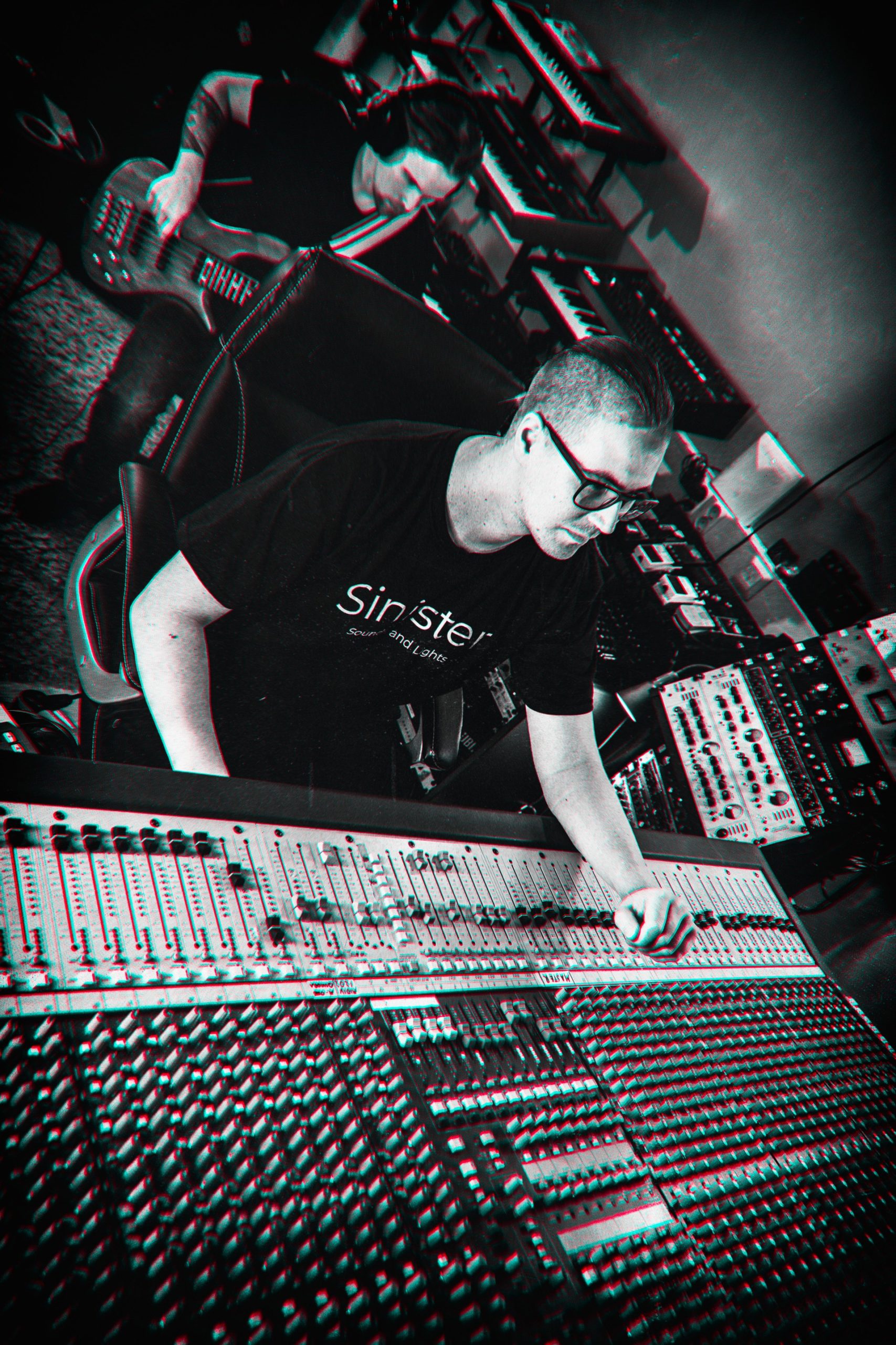 Tietoa meista | Sinister Sounds and Lights